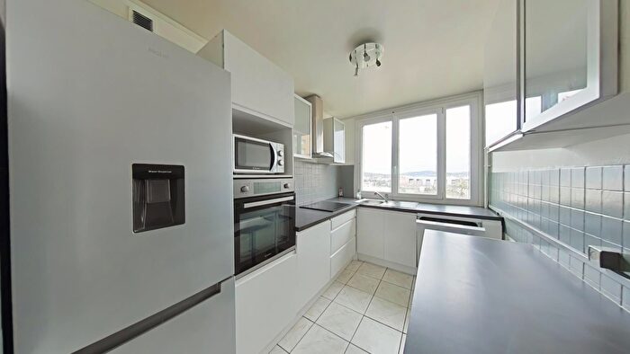 Appartement à louer - Saint-Étienne, La Terrasse, Bel Air, Bergson, Carnot - 3 pièces - 2 chambres