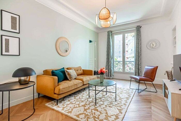 Appartement à louer - Hoche-Friedland, Paris ème arrondissement - 4 pièces - 2 chambres