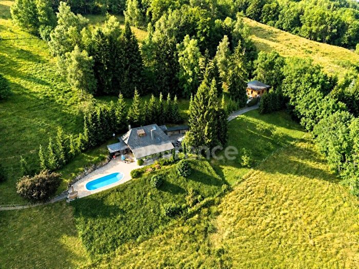 Maison 10 pièces à Les Déserts, à vendre