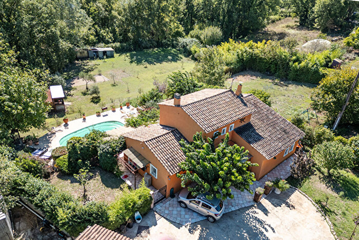 Maison à vendre - Villecroze - 5 pièces - 3 chambres