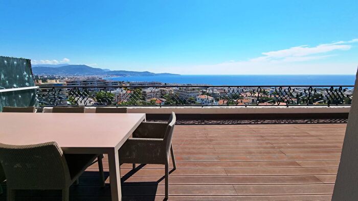 Appartement 4 pièces à louer à Nice, Caucade
