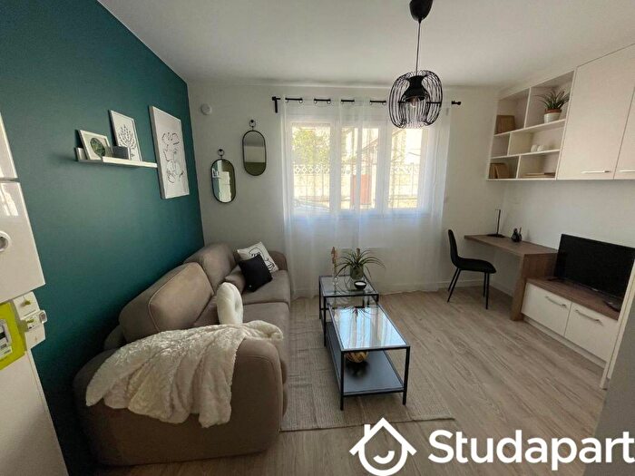 Appartement à louer - Clairmarais-Charles Arnould, Reims - 1 pièce