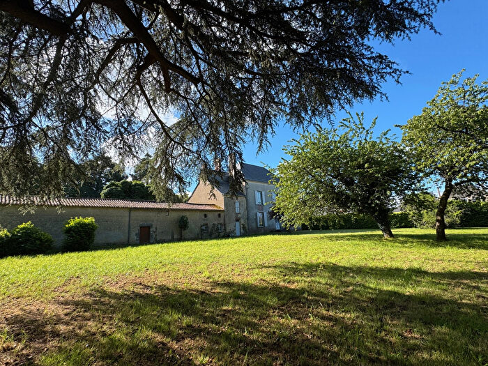 Maison 7 pièces à Breuil-Barret, à vendre