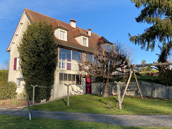 Maison à vendre - Verteillac - 8 pièces - 6 chambres