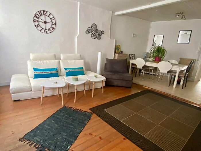 Appartement à vendre - Saint-Jean-dAngély - 4 pièces - 2 chambres