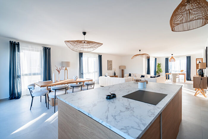 Appartement à vendre - Champagne-au-Mont-dOr - 4 pièces - 3 chambres