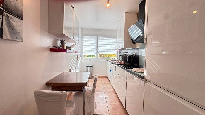 Appartement à louer - Le Moulin a Vent, Ris-Orangis - 3 pièces - 2 chambres