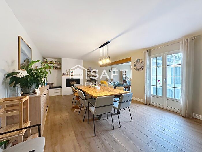 Maison à vendre - Artigues-près-Bordeaux - 6 pièces - 4 chambres