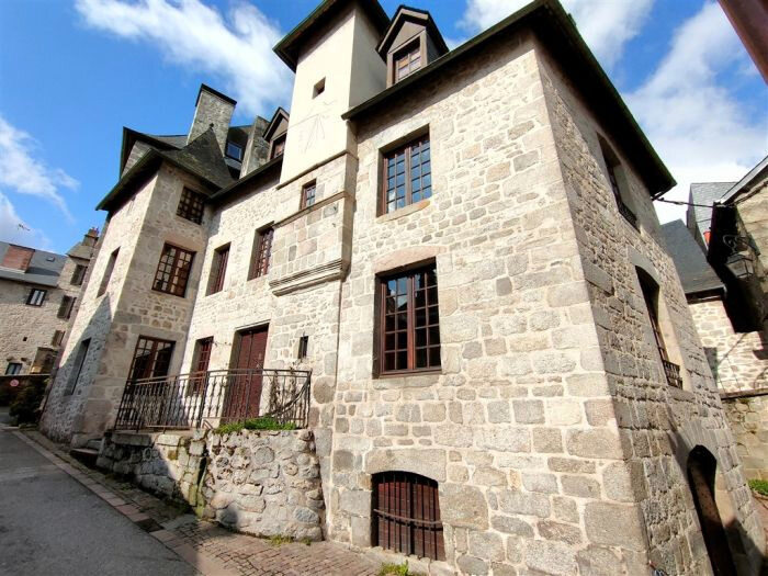 Maison à vendre - Ussel - 6 pièces - 4 chambres