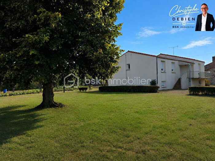 Maison 7 pièces à Saint-Martin-des-Noyers, à vendre