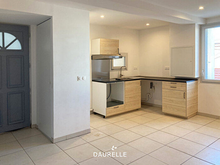 Châteaurenard, Centre-ville - Appartement 2 pièces à louer