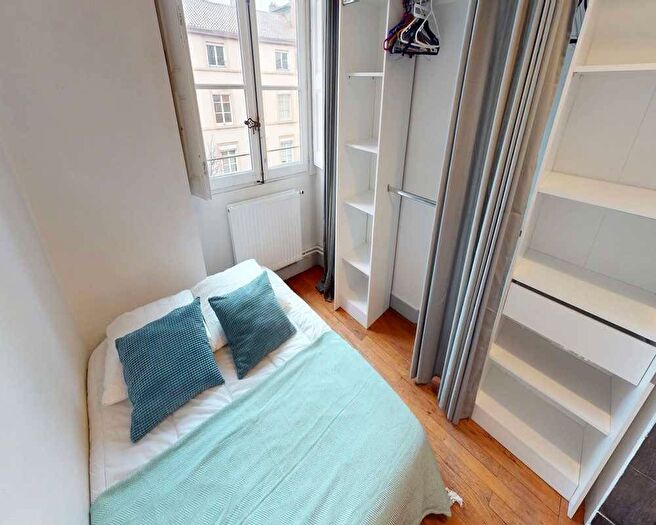 Appartement à louer - Vieux Lyon, Lyon ème arrondissement - 4 pièces - 4 chambres