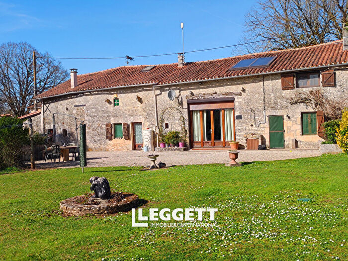 Maison à vendre - Blanzay - 6 pièces - 3 chambres