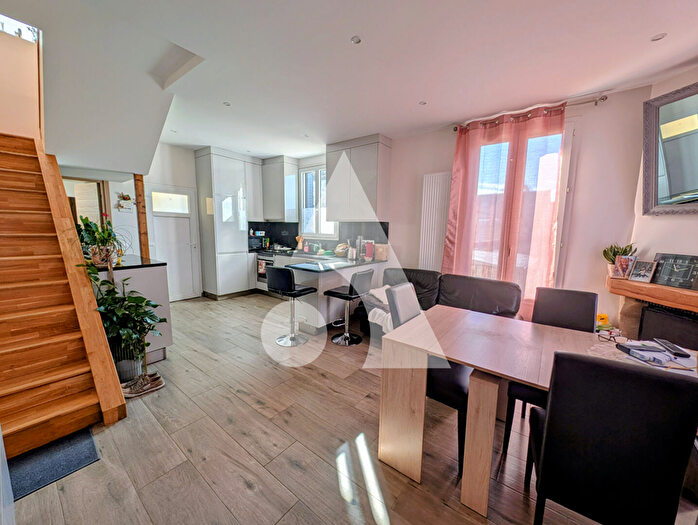 Maison à vendre - Montigny-lès-Cormeilles, Village - 5 pièces - 3 chambres