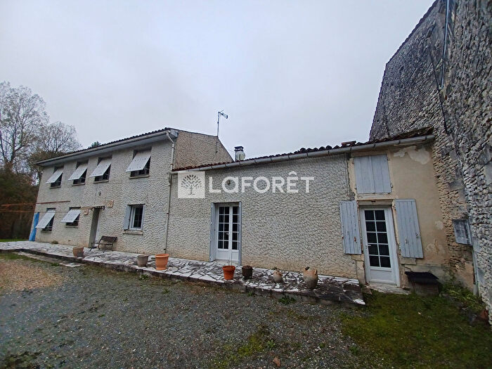 Maison à vendre - Gensac-la-Pallue - 6 pièces - 4 chambres