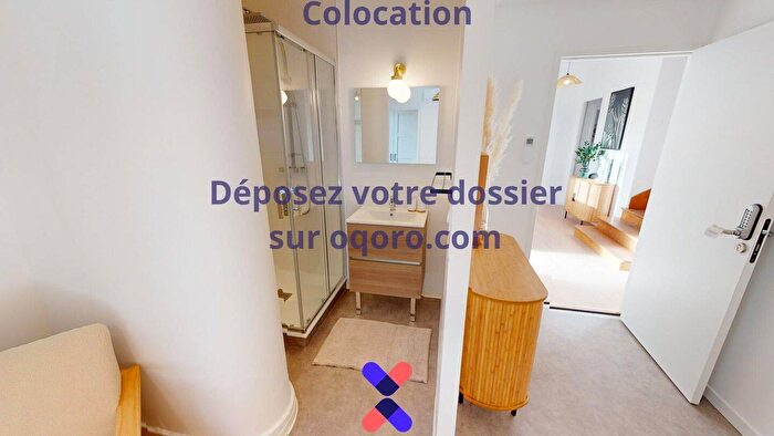 Maison à louer - Bron Centre-Le Rafour - 17 pièces - 16 chambres