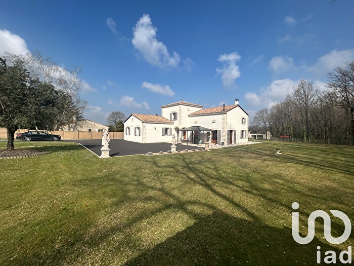 Maison à vendre - Mouthiers-sur-Boëme - 8 pièces - 4 chambres