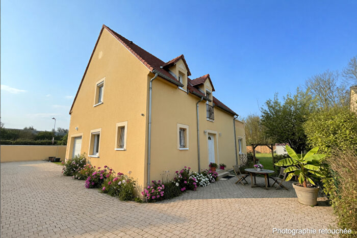 Maison à vendre - Nogent-le-Phaye - 6 pièces - 4 chambres