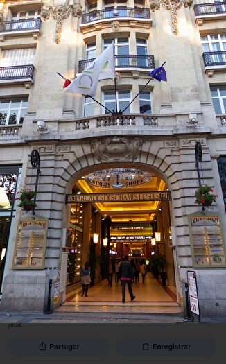 Saint Philippe du Roule, Paris 8ème arrondissement : Appartement 1 pièce à louer