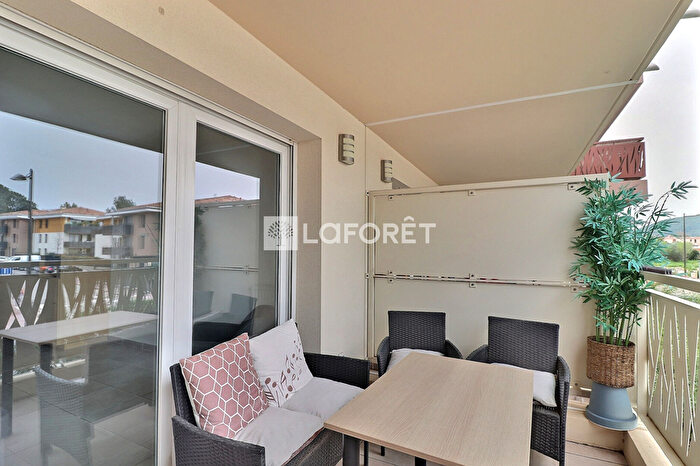 Appartement à louer - Cuers - 3 pièces - 2 chambres