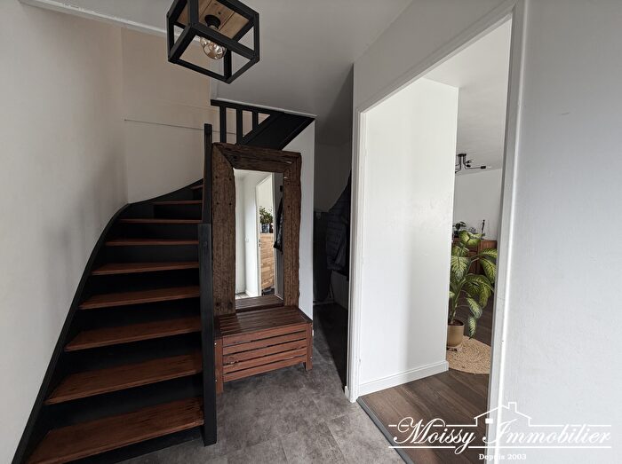 Maison à vendre - Moissy-Cramayel, Jatteau - 5 pièces - 3 chambres