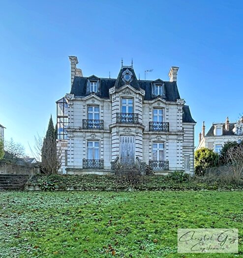 Maison à vendre - Château-du-Loir - 10 pièces - 6 chambres