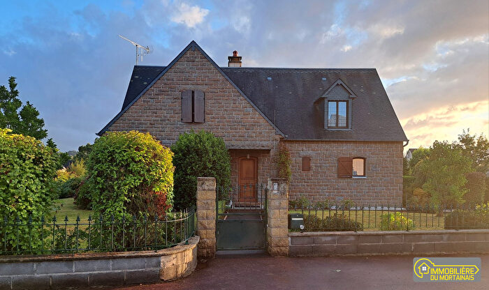Maison à vendre - Saint-Hilaire-du-Harcouët - 5 pièces - 4 chambres