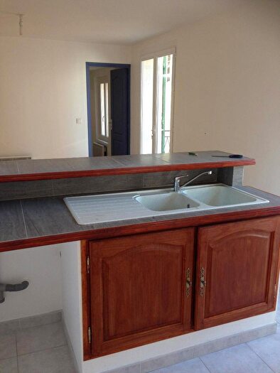 Appartement à louer - Centre Ville, Saint-Maximin-la-Sainte-Baume - 2 pièces