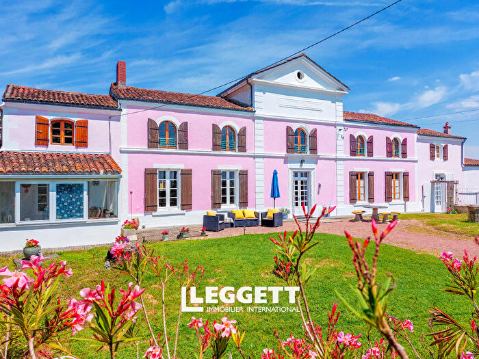 Maison à vendre - Saint-Jean-dAngély - 13 pièces - 4 chambres