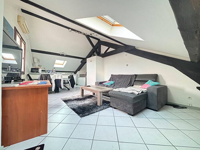 Appartement à louer - Centre Ville Est, Le Chambon-Feugerolles - 3 pièces - 2 chambres