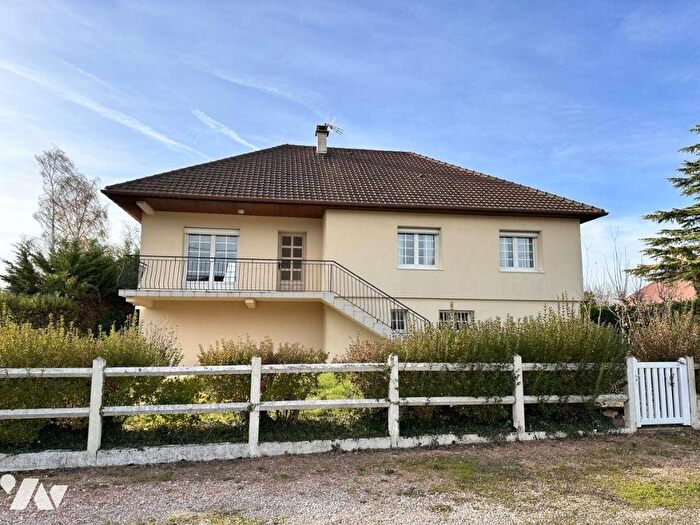 Maison à louer - Pierre-de-Bresse - 5 pièces - 3 chambres