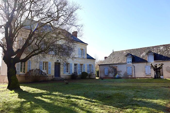 Maison à vendre - La Chartre-sur-le-Loir - 17 pièces