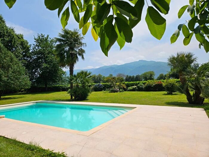 Maison à vendre - Oloron-Sainte-Marie - 9 pièces - 6 chambres