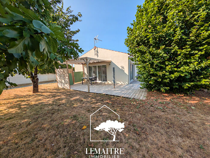Maison 4 pièces à Corme-Royal, à vendre