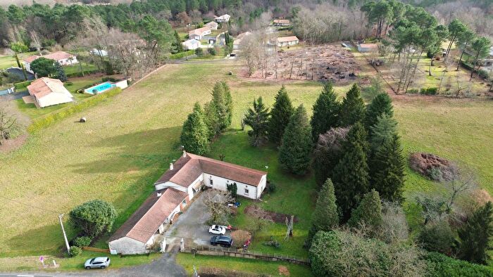 Maison à vendre - Chalagnac - 7 pièces - 5 chambres