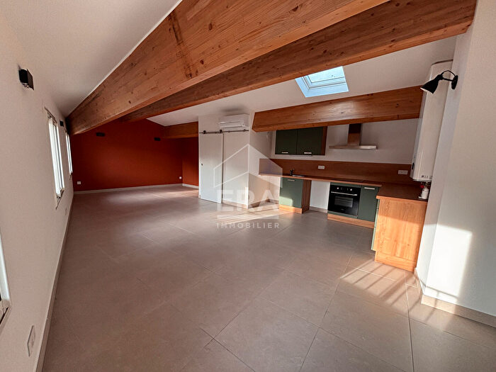 Appartement à louer - Saint-Cannat - 2 pièces - 1 chambre