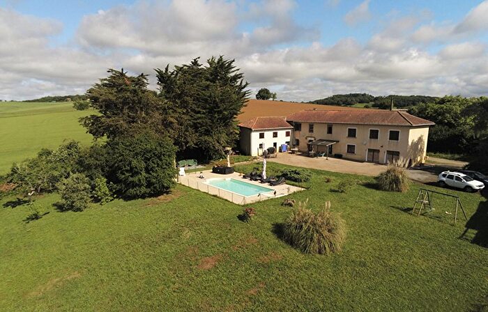 Miélan - Maison 9 pièces à vendre