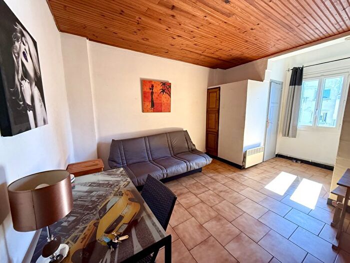 Appartement 1 pièce à Marseille 4ème, Cinq Avenues, à louer