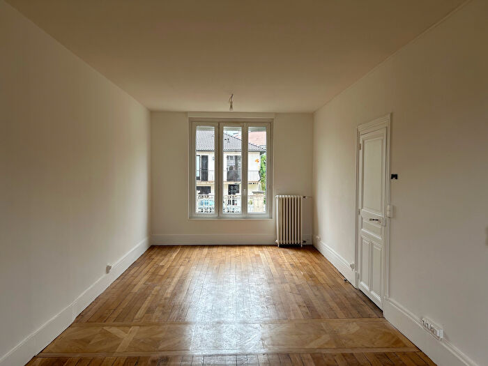 Maison à louer - Bellerive-sur-Allier - 5 pièces - 3 chambres