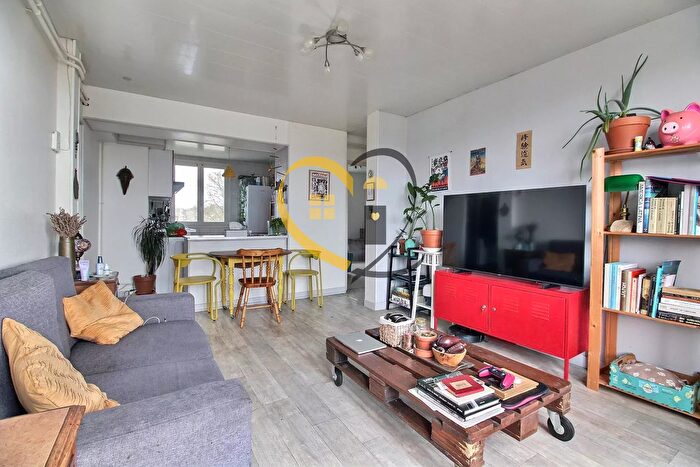 Appartement à vendre - Bourges, Aéroport, Vauvert, Pierrelay, Pissevieille - 4 pièces - 3 chambres