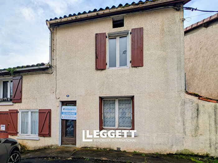 Maison à vendre - Ruffec - 5 pièces - 3 chambres