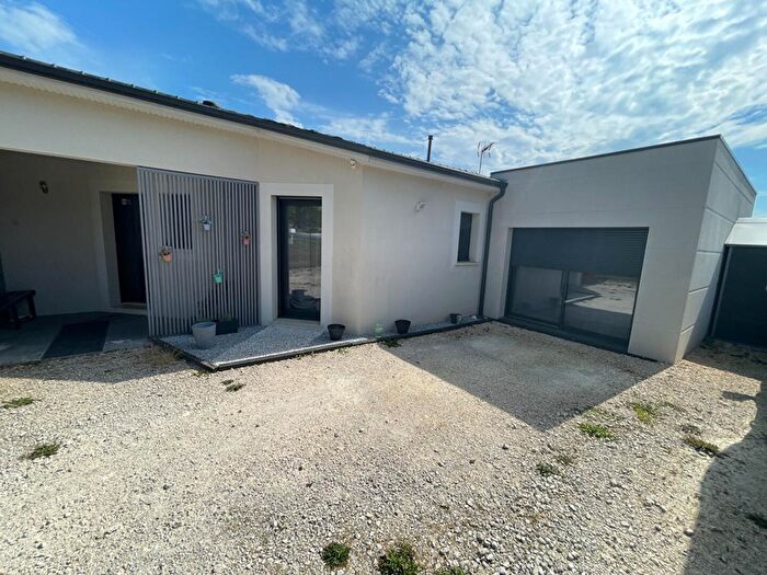 Condat-sur-Trincou : Maison 4 pièces à vendre