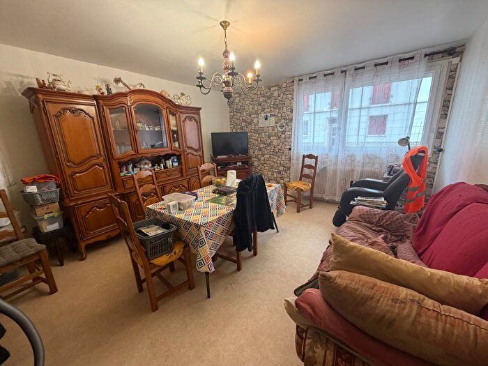 Appartement à vendre - Le Creusot, Nord Est - 3 pièces - 2 chambres