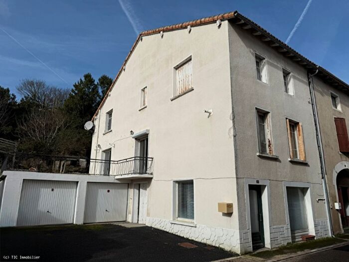 Maison à vendre - Nanteuil-en-Vallée - 6 pièces - 3 chambres