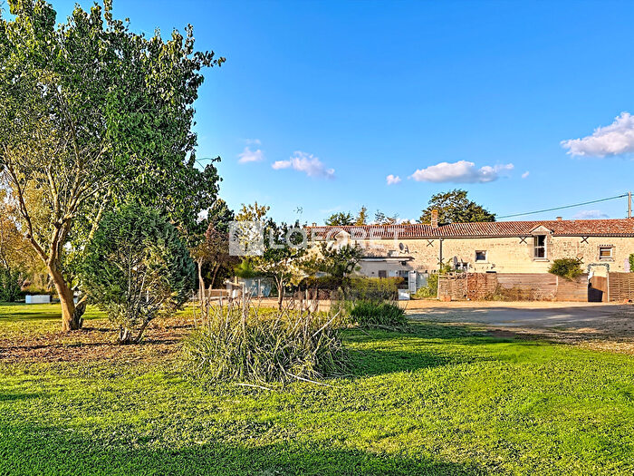 Maison à vendre - Saint-Macaire-du-Bois - 12 pièces - 9 chambres