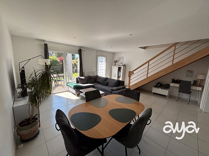 Maison 4 pièces à Saint-Étienne-de-Montluc, à vendre