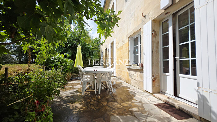 Maison 8 pièces à Fronsac, à vendre