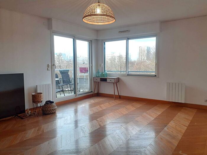 Appartement à louer - Issy-les-Moulineaux - 4 pièces - 3 chambres