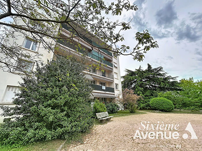 Bron, Bron Piscine, Le Lessivas - Appartement 3 pièces à vendre