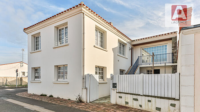 Maison à vendre - Saint-Gilles-Croix-de-Vie - 6 pièces - 4 chambres